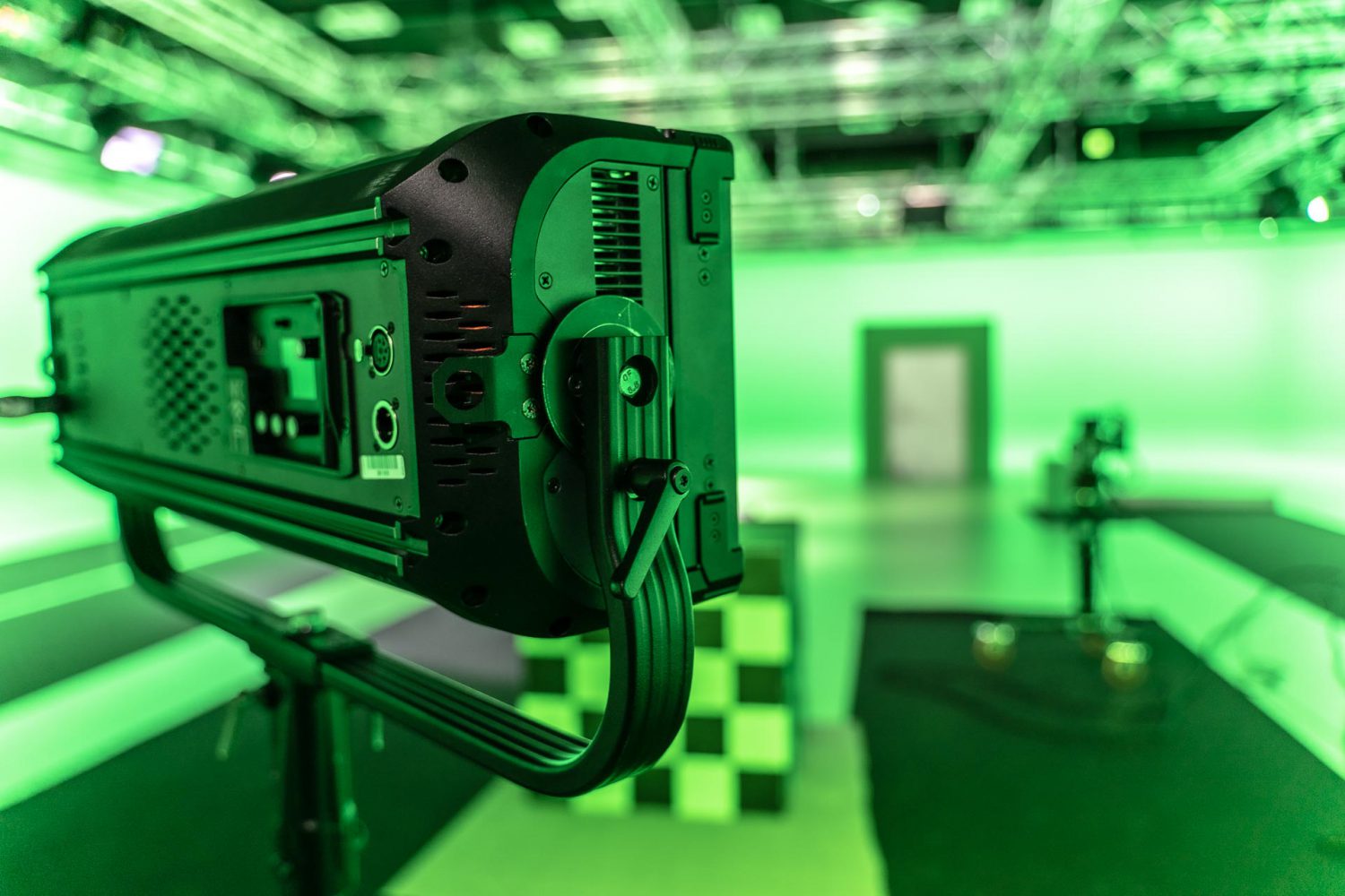 France TV equips VFX studio with fos/4 panels