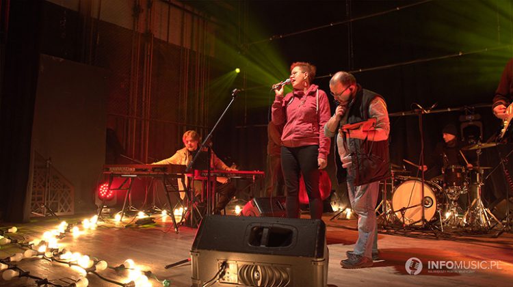 Camera-friendly features of fos/4 praised – et cetera...